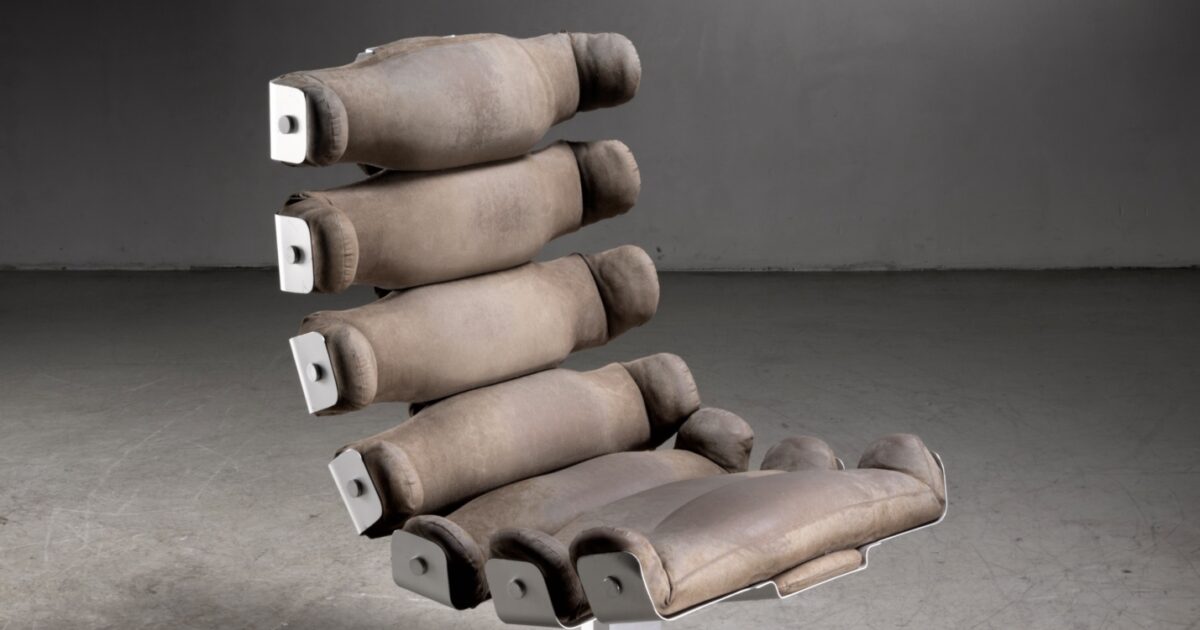 Oscar Niemeyer & Pierre Vandel Vertebrae chair | Bloomberry