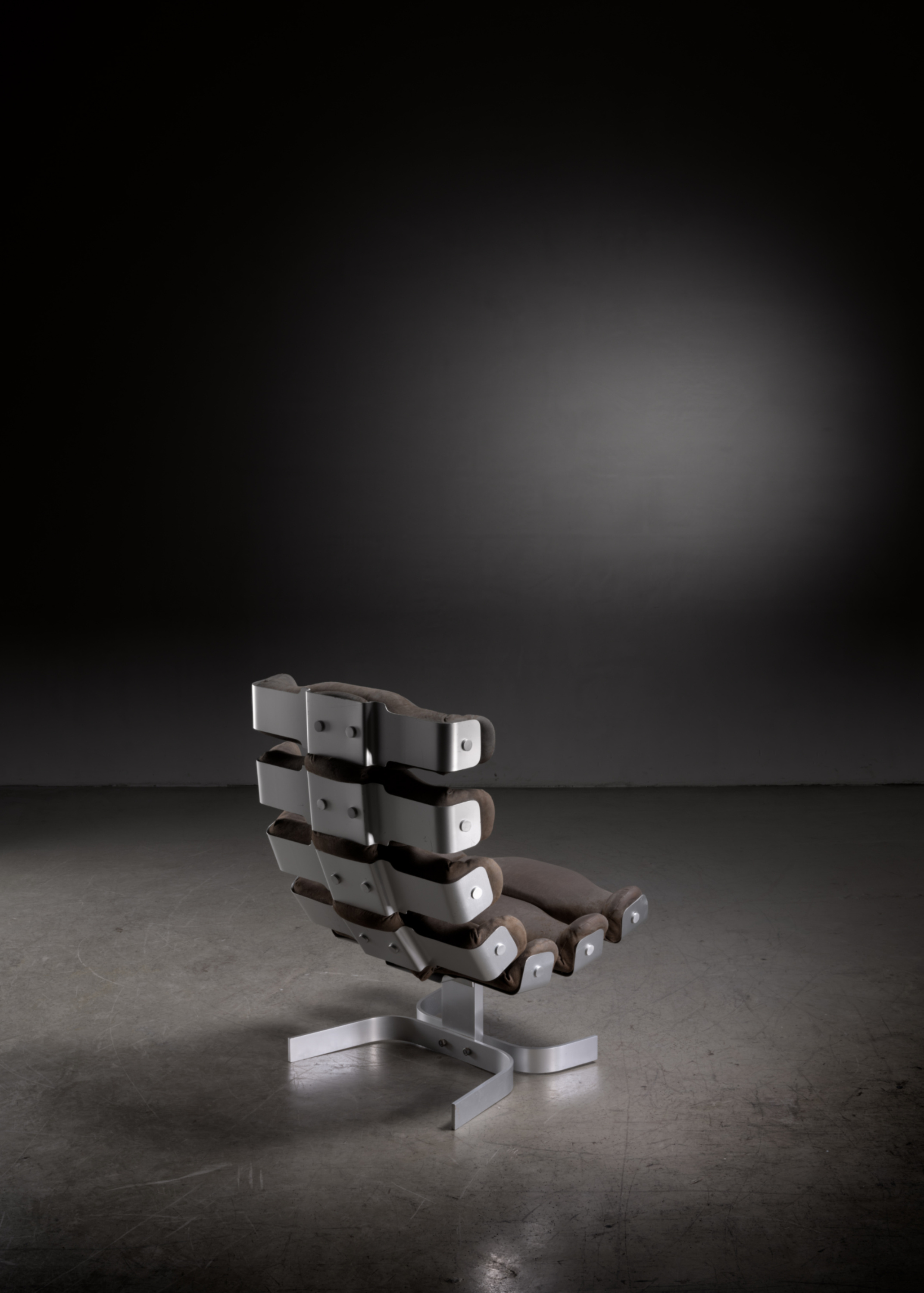 Bloomberry | Oscar Niemeyer and Pierre Vandel Vertebrae chair